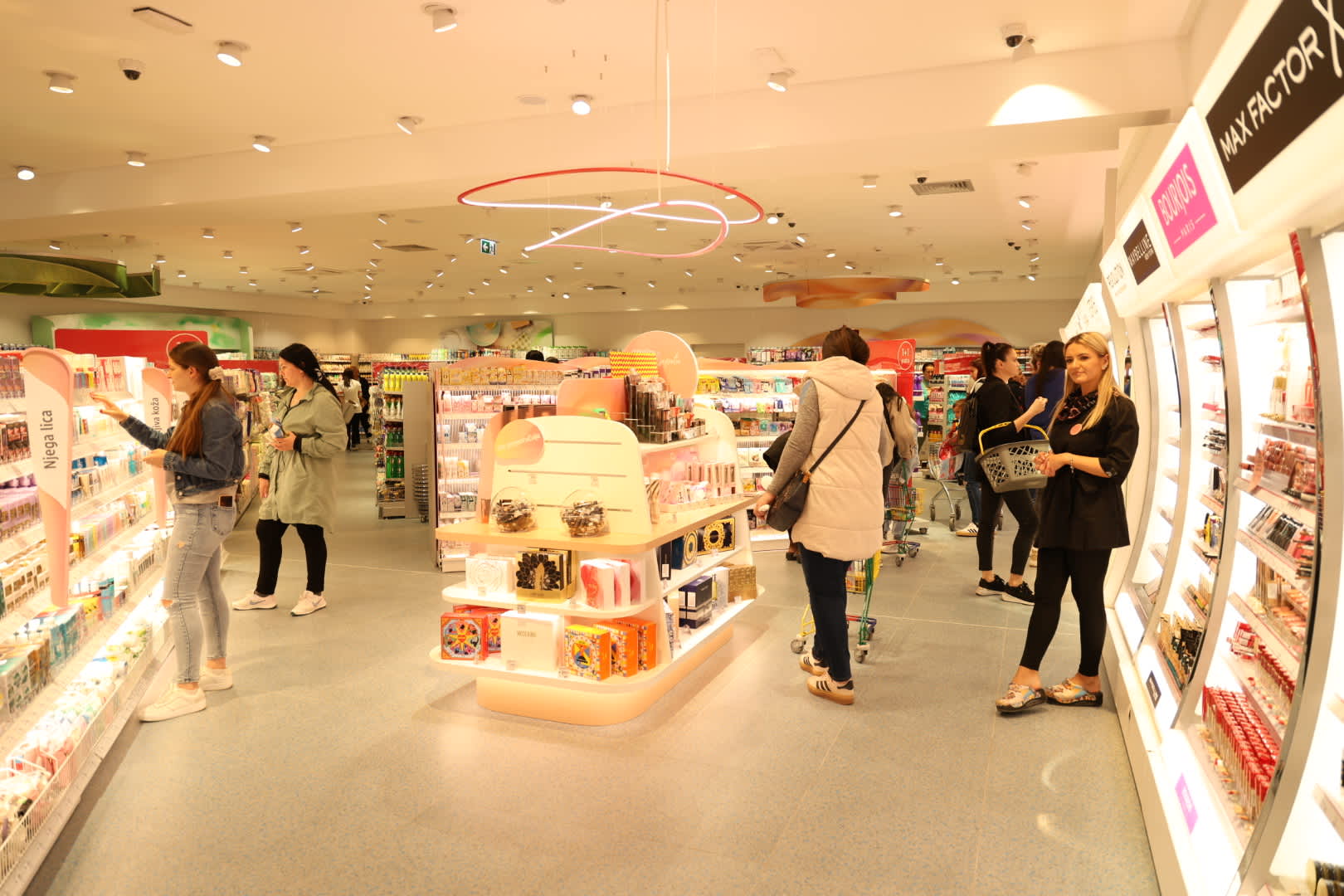 dm prodavnica u novom prostoru u TC Tropic | dm Bosna i Hercegovina