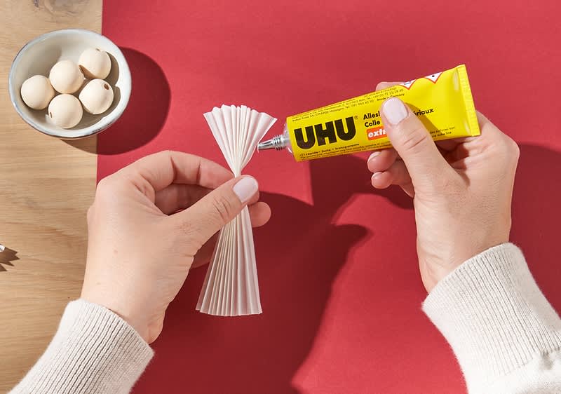 Engelanhänger aus Butterbrotpapier basteln | dm