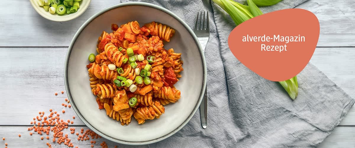 Veggie-Nudeln mit Linsen und buntem Gemüse | dm